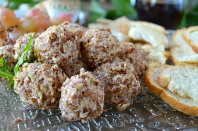 Raspberry Chipotle Cheese Balls - Sugar Dish Me
