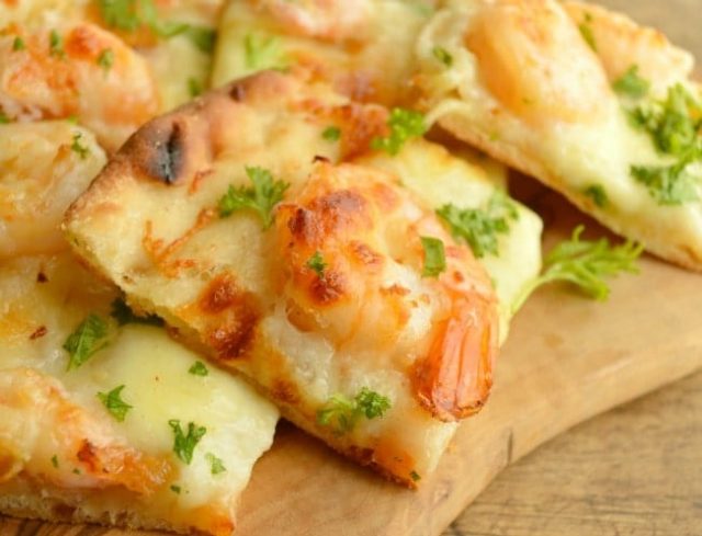 Shrimp Scampi Flatbread - Sugar Dish Me