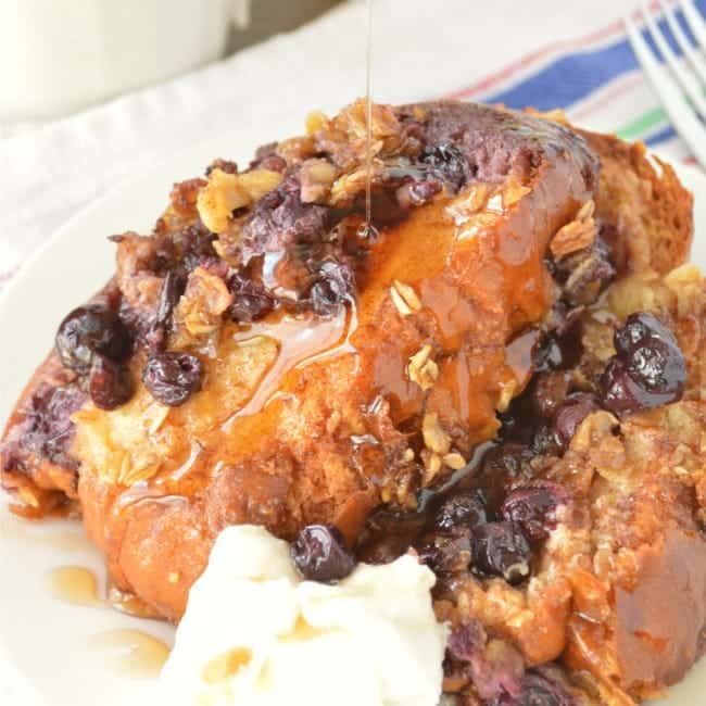 Slow Cooker Blueberry Crunch French Toast - Sugar Dish Me