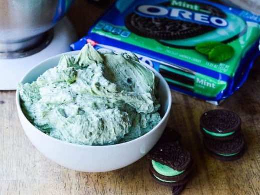 Mint Oreo Buttercream Frosting - Sugar Dish Me